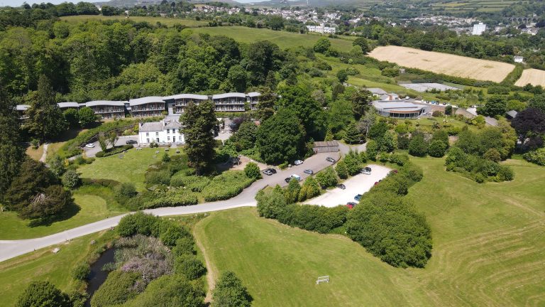 Local Area and Attractions (interactive map)